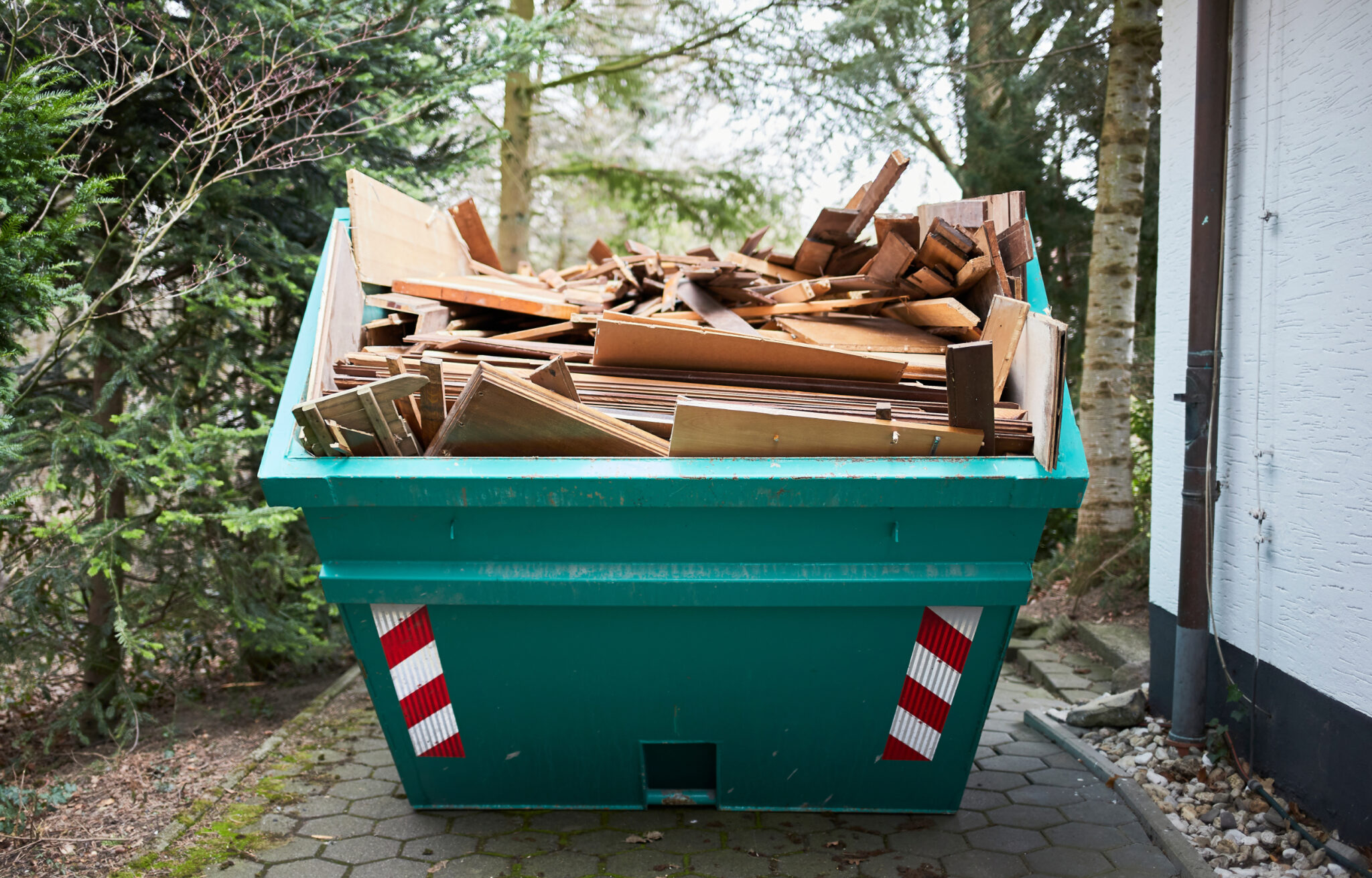 Altholz entsorgen – Infos & Tipps von Recycling24